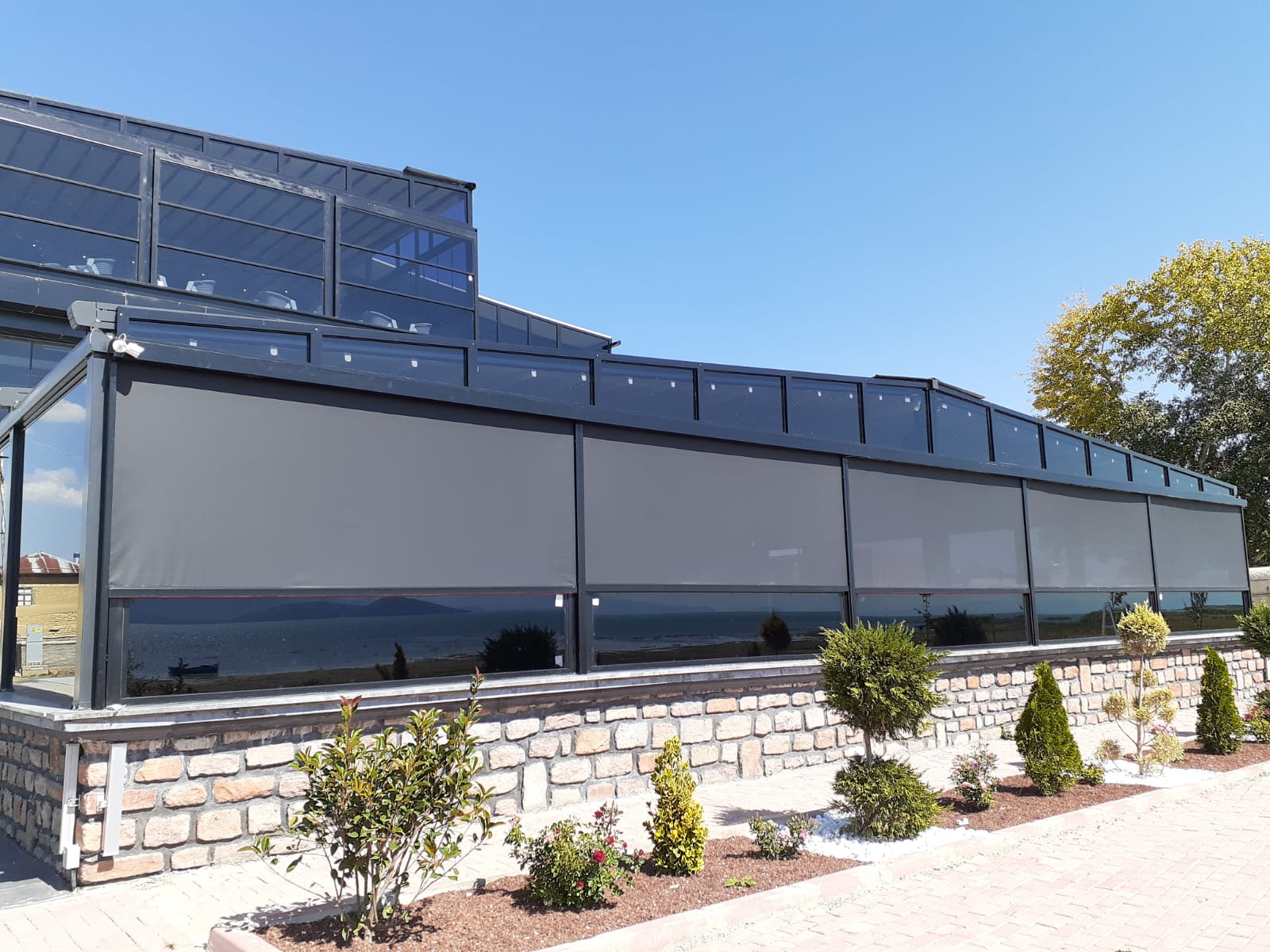 ZIP SCREEN | Icconium Aluminium | Movable Glass & Shading Systems ...
